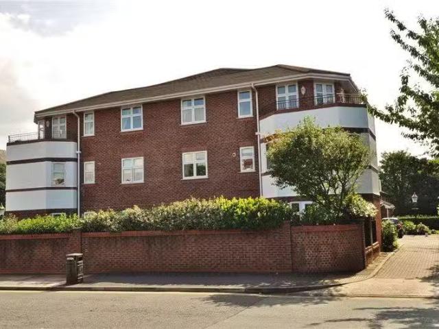 For Rent! 2 BA 2 bedroom flat for rent in Meols Drive, Hoylake.
