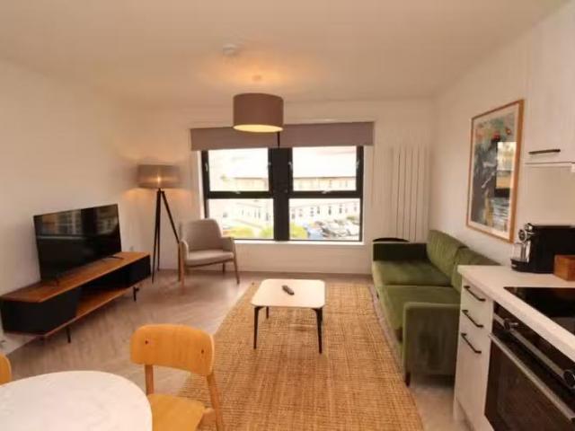 Deal! 2 BA 2 bedroom flat for rent in Minerva Way, Glasgow, G3