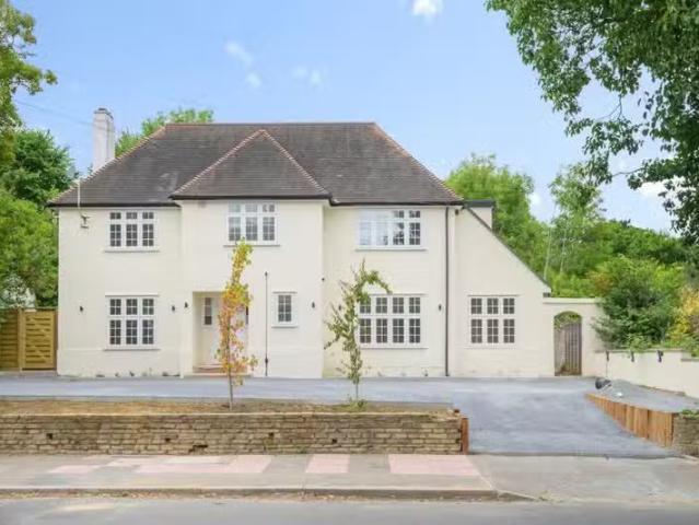 Deal! 2 BA 2 bedroom flat for rent in Scotts Lane Bromley BR2