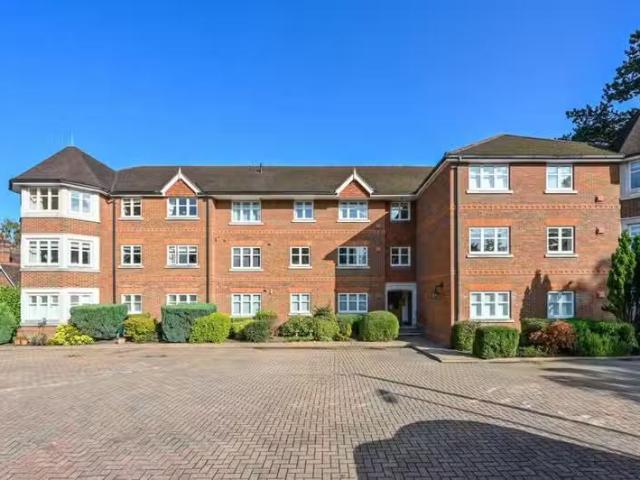 Nice 2 BA 2 bedroom flat for rent in St Johns Hill Road, St Jo.