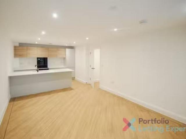 Cheap 2 BA 2 bedroom flat for rent in Unwrap Your New Home! Pr.