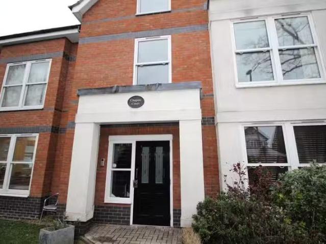 Nice 2 BA 2 bedroom Flat to rent, Vicarage Road, Egham, TW20.