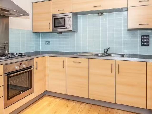 Just in! 2 BA 2 bedroom Flat to rent, Albany Court Albany Plac.
