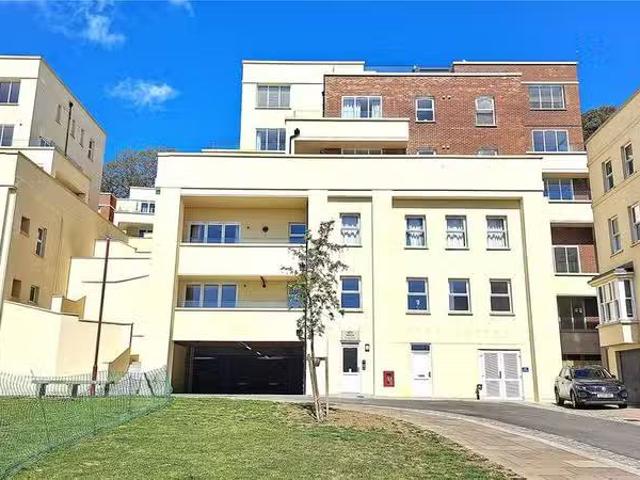 Rental! 2 BA 2 bedroom Flat to rent, Archery Gardens, St. Leon.