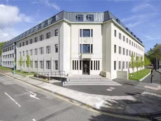 Deal! 2 BA 2 bedroom ground floor flat for rent in Sandbanks R.