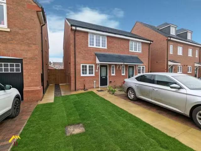 Just in! 2 BA 2 bedroom semi detached house for rent in Falcon.