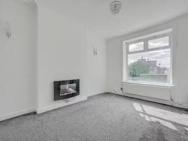Cozy 2 BA 2 bedroom terraced house for rent in Darwen Road, Bo.