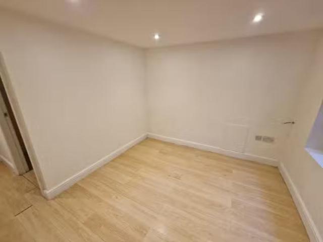 New 2 BA 2 bedroom terraced house for rent in Prince Street, P.