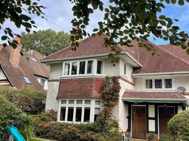 Cozy 2 BA 4 bedroom apartment for rent in East Avenue, Talbot.