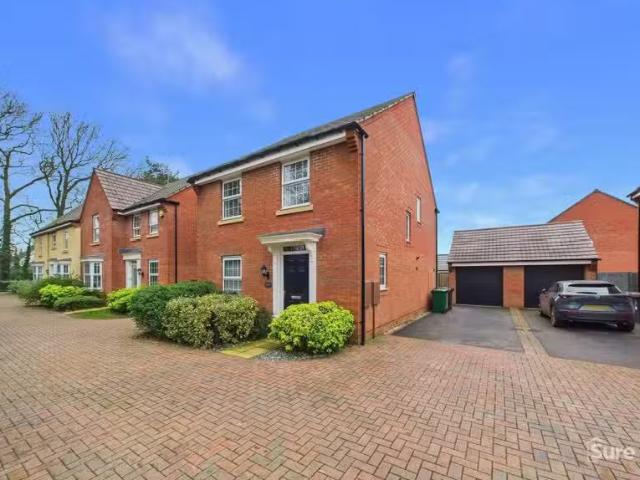 Deal! 2 BA 4 bedroom detached house for rent in Barbon Drive.
