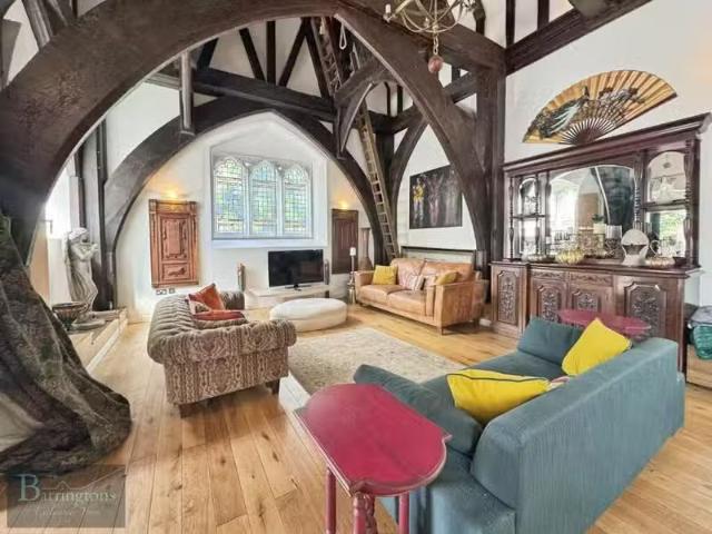 Rental! 2 BA 4 bedroom detached house for rent in Church Lane.