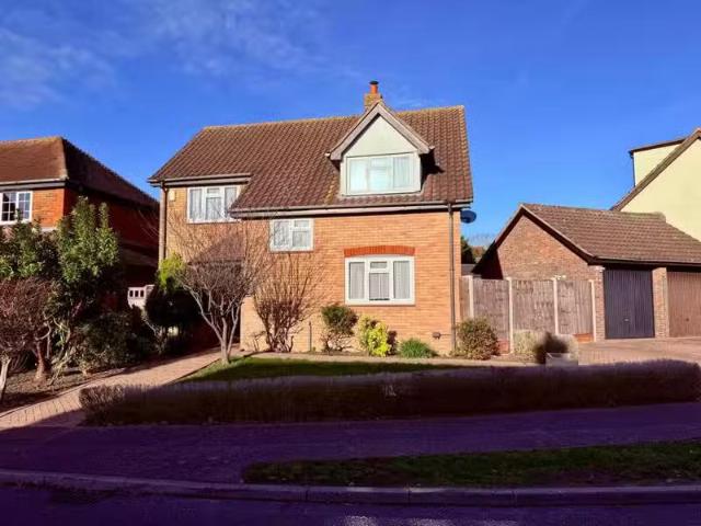 Deal! 2 BA 4 bedroom detached house for rent in Coopers Drive.