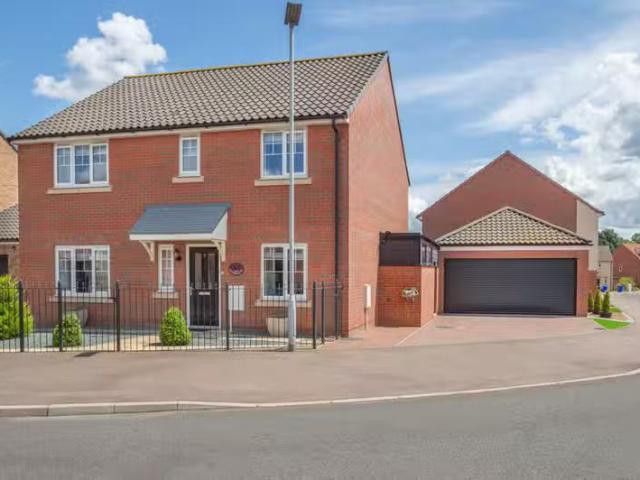 Just in! 2 BA 4 bedroom detached house for rent in Exning, Suf.