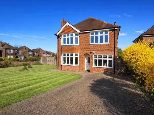 Charming 2 BA 4 bedroom detached house for rent in East Meads.