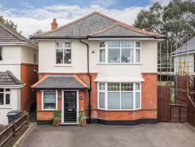 Deal! 2 BA 4 bedroom detached house for rent in Fitzharris Ave.