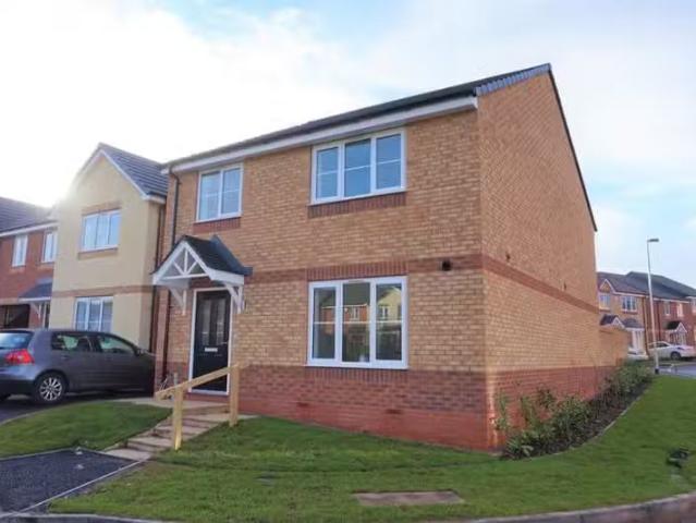 Rental! 2 BA 4 bedroom Detached House to rent, Dunbar Close, S.