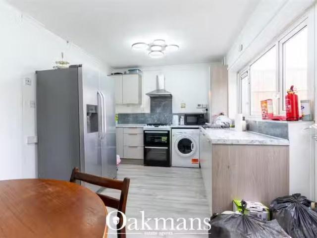 Just in! 2 BA 4 bedroom house for rent in Beeston Close, Birmi.