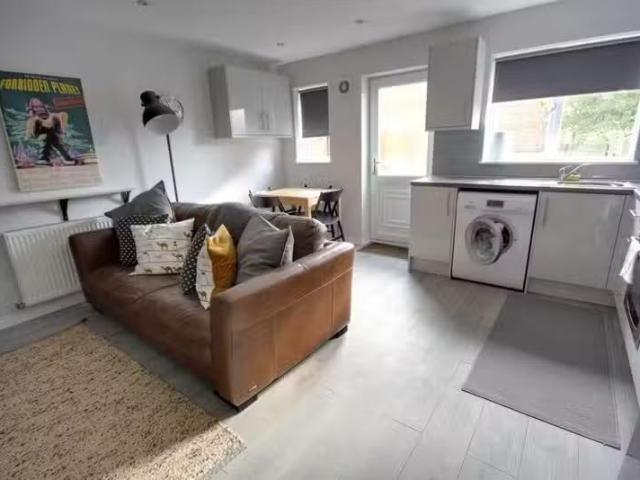 Cheap 2 BA 4 bedroom house for rent in Habgood Drive, Durham.