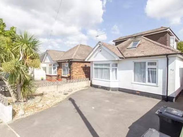 Just in! 2 BA 4 bedroom house share for rent in Bascott Road.