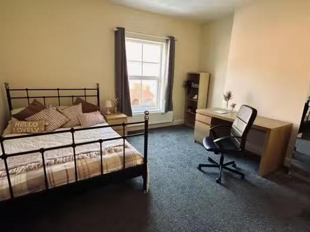 Unique 2 BA 4 bedroom house share for rent in Vernon Road, Che.