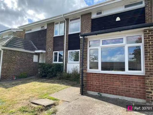 Charming 2 BA 4 bedroom semi detached house for rent in Headco.