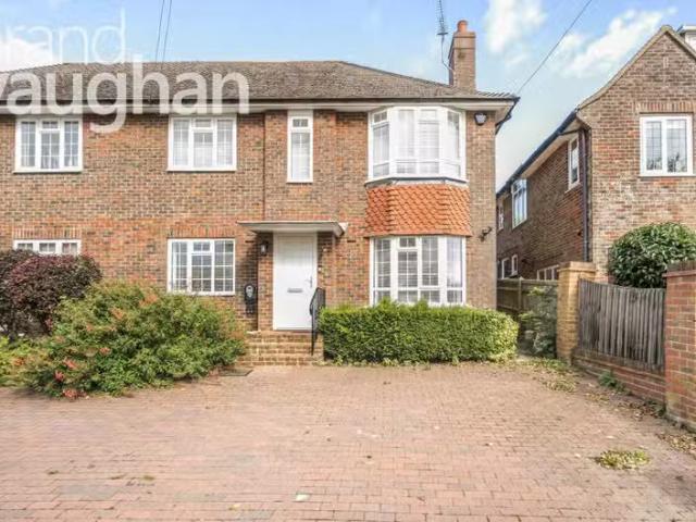 Nice 2 BA 4 bedroom semi detached house for rent in Tongdean A.