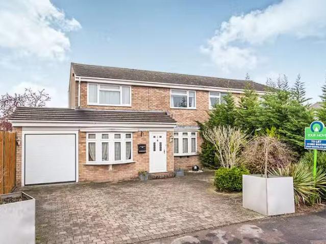 Nice 2 BA 4 bedroom Semi Detached House to rent, Alliance Way.