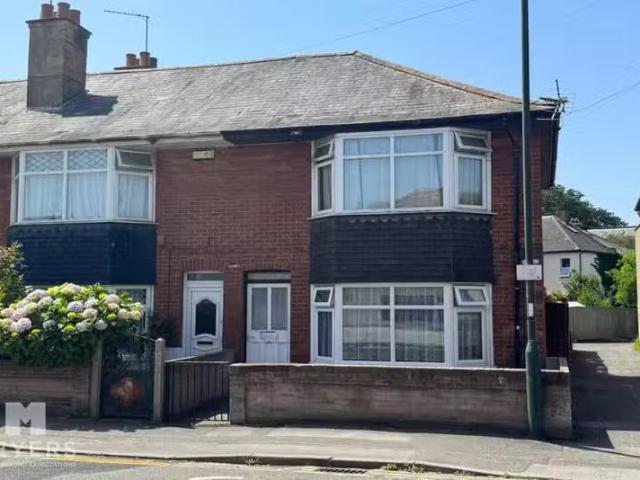 Deal! 2 BA 4 bedroom terraced house for rent in Palmerston Roa.