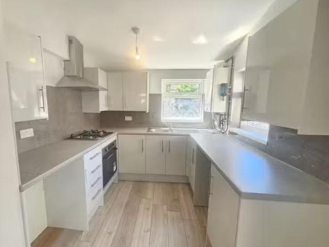 Just in! 2 BA 4 bedroom terraced house for rent in Whitehorse.