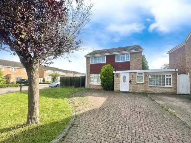 Just in! 2 BA 5 bedroom Detached House to rent, Appletree Walk.