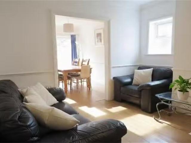 Cheap 2 BA 5 bedroom house for rent in Luther Road, Bournemout.