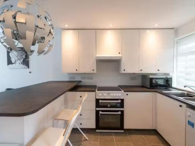 Deal! 2 BA 5 bedroom house for rent in Leahurst Crescent D.
