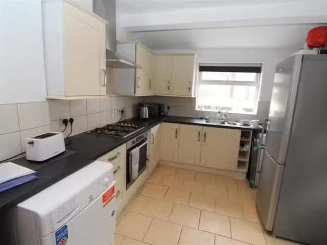 Charming 2 BA 5 bedroom house for rent in Tewkesbury Street, C.