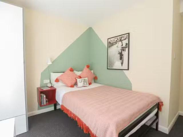 Deal! 2 BA 5 bedroom house share for rent in Auckland Drive, B.