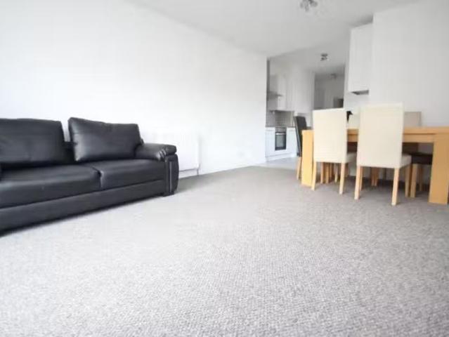 Deal! 2 BA 5 bedroom property for rent in Somerley Road, Bourn.