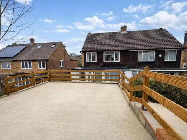 Nice 2 BA 5 bedroom semi detached house for rent in Deeds Grov.