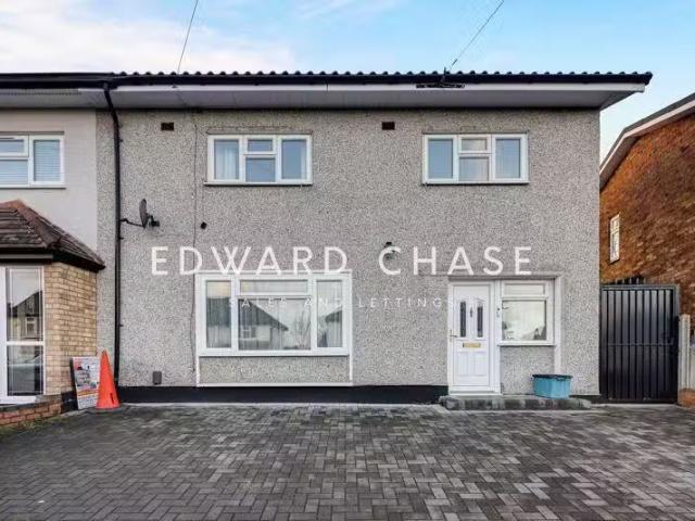 Unique 2 BA 5 bedroom semi detached house for rent in Knights.