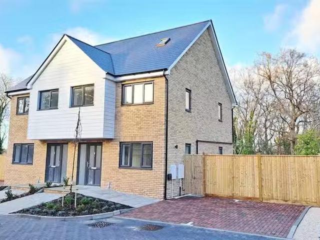 Rental! 2 BA 5 bedroom Semi Detached House to rent, Stanislas.