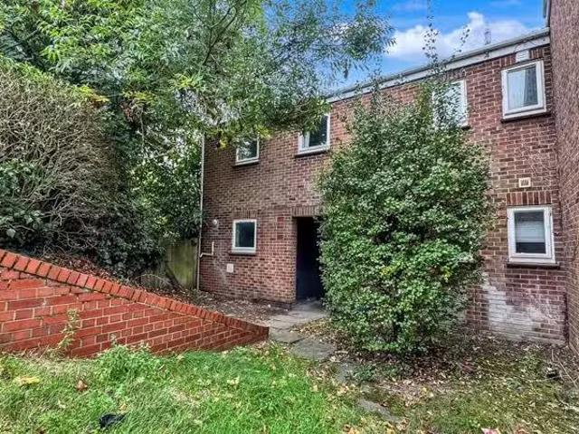 New 2 BA 5 bedroom terraced house for rent in Forest Road, Col.