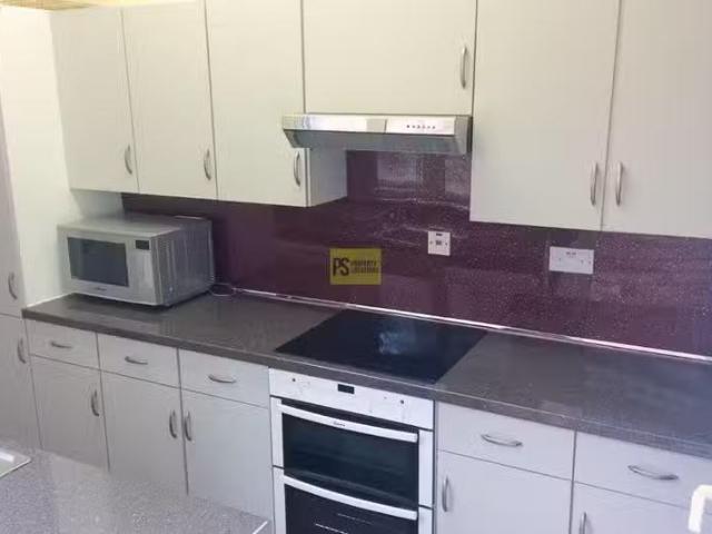 Cheap 2 BA 5 bedroom terraced house for rent in Hubert Road, S.