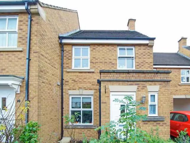 Cozy 2 BA 5 bedroom terraced house for rent in Lancelot Road.