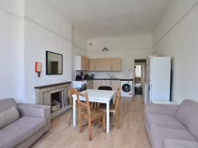 Rental! 2 BA 5 bedroom terraced house for rent in Tyndalls Par.