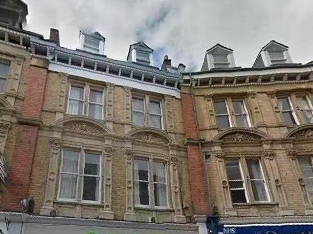 For Rent! 2 BA 6 bedroom apartment for rent in Upper Maisonett.