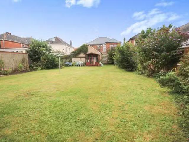 Deal! 2 BA 6 bedroom detached house for rent in Talbot Road, W.