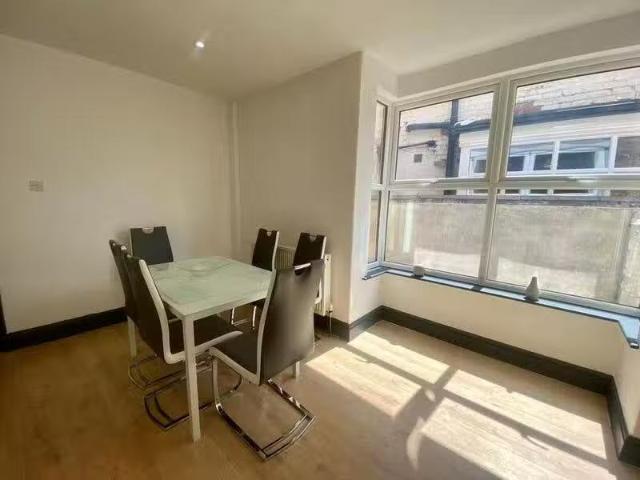 Cheap 2 BA 6 bedroom house share for rent in Hainton Avenue, G.