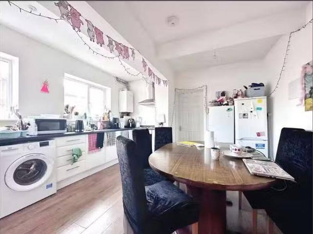 Cozy 2 BA 6 bedroom House to rent, Welbeck Avenue, Southampton.