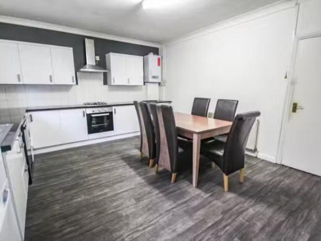 Charming 2 BA 6 bedroom property for rent in Somerley Road, Bo.