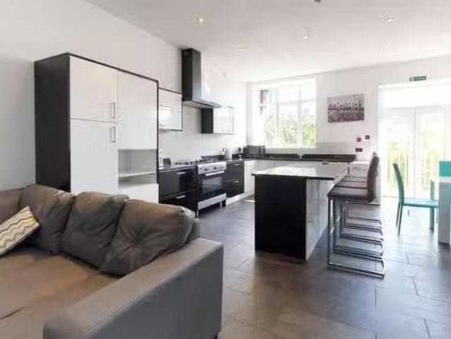 Cheap 2 BA 6 bedroom Room to rent, College Avenue, Plymouth, P.