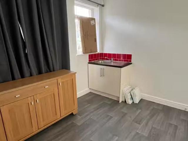 Unique 2 BA House share for rent in Asquith Road, Bentley, DN5