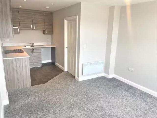 Deal! 2 BA Studio apartment for rent in Melbourne house, 41 Ea.